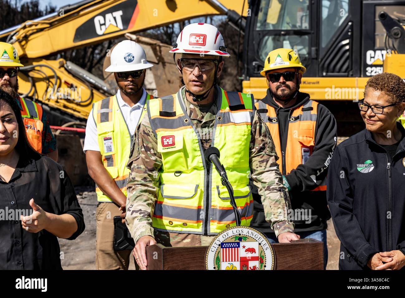 Los Angeles Mayor Bass urging homeowners impacted by the Palisades Fire ...