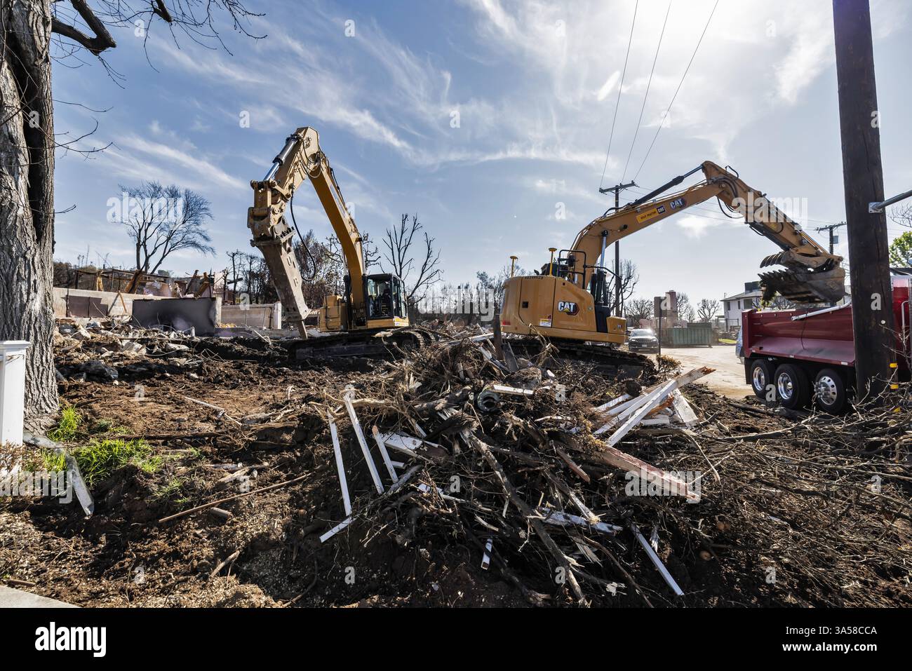 Los Angeles Mayor Bass urging homeowners impacted by the Palisades Fire ...