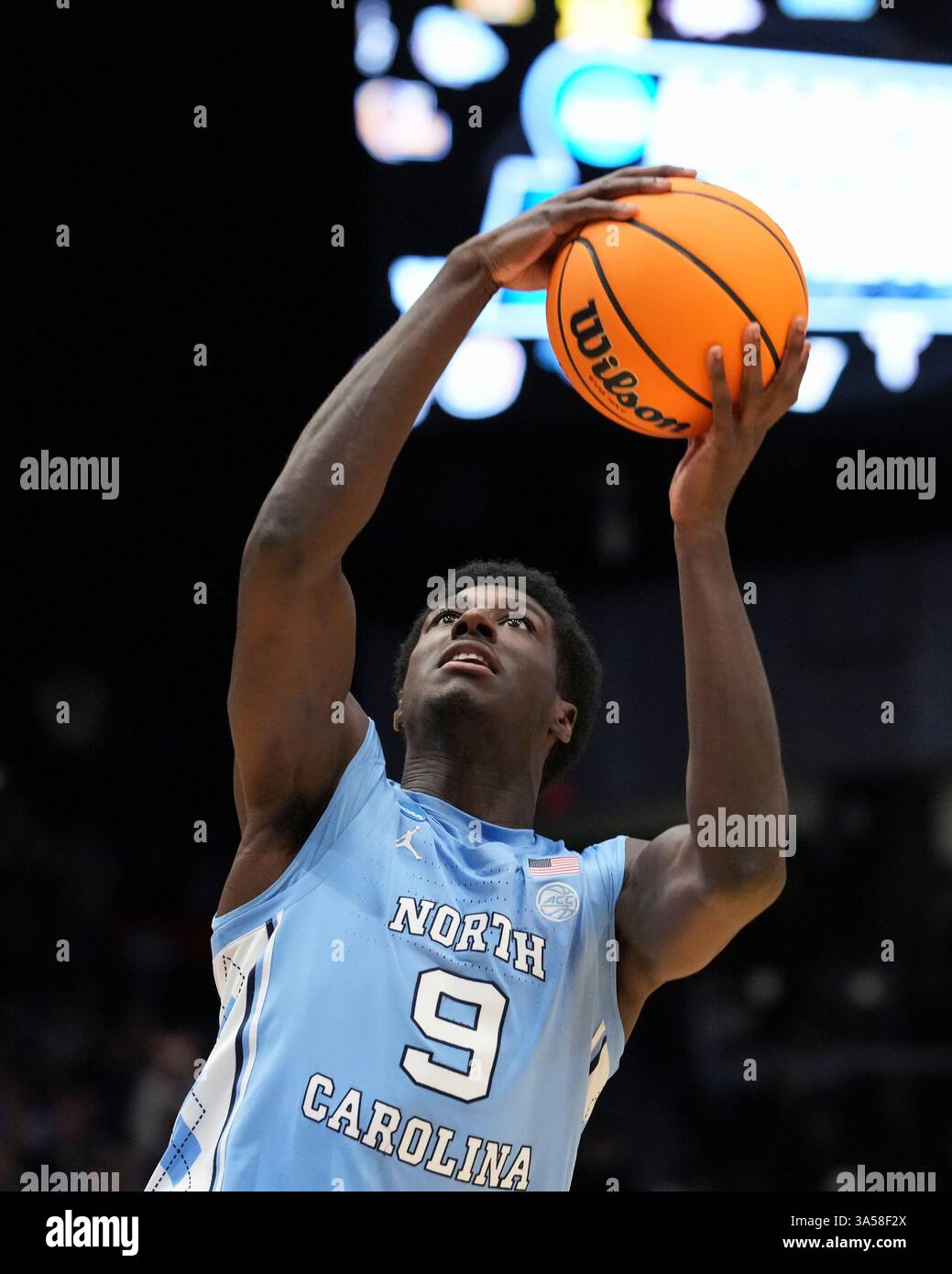 North Carolina guard Drake Powell (9) shoots during a First Four ...