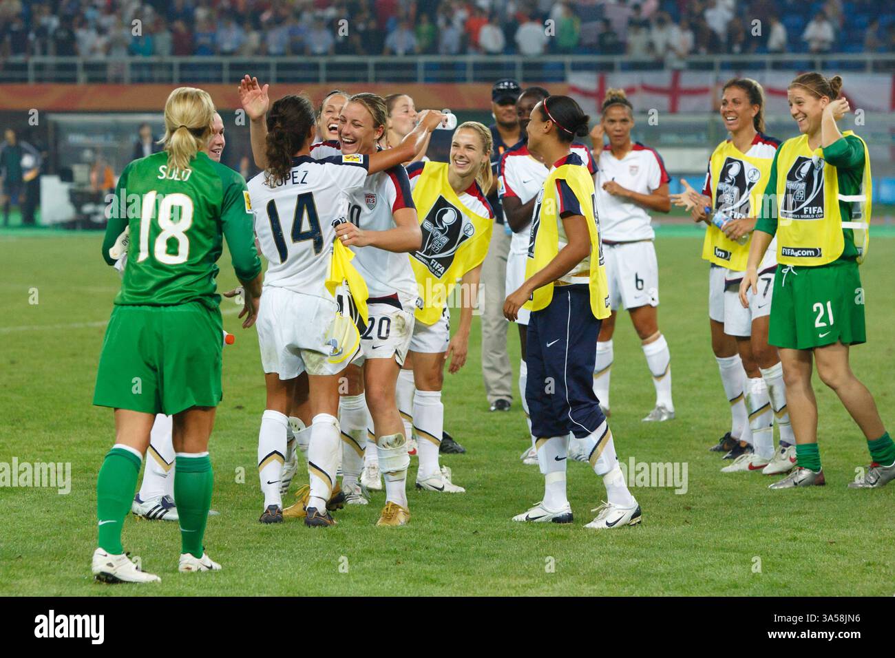 United States players celebrate their FIFA Women's World Cup ...