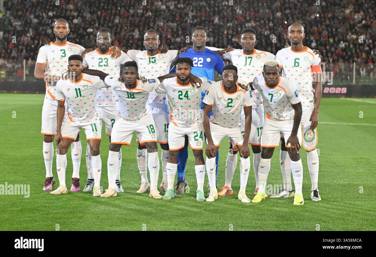 Niger's national team pose for a group photo ahead of Group E ...