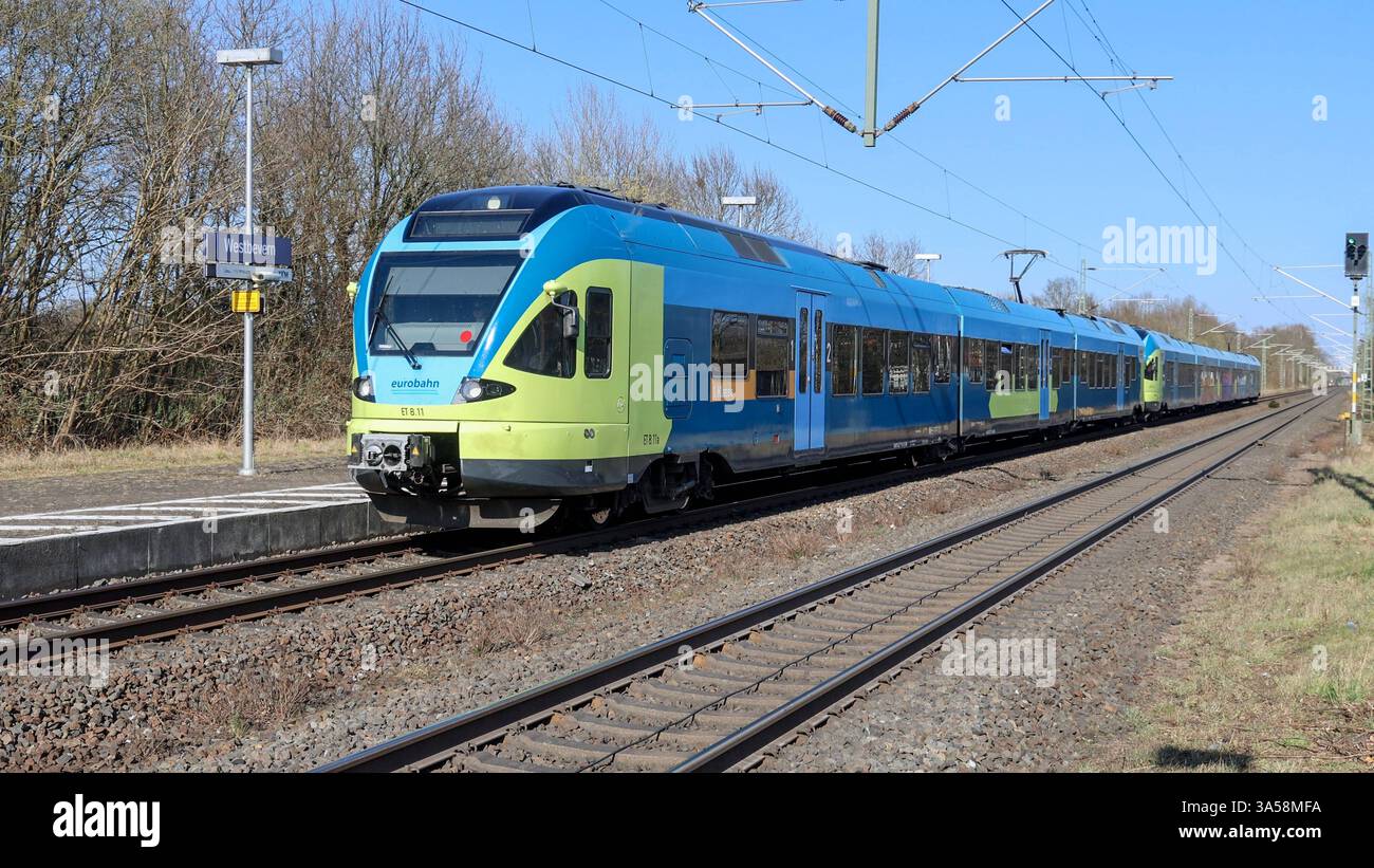 Eisenbahnverkehr in Telgte-Westbevern. Regionalbahn Zug der Eurobahn RB 66, Teuto-Bahn Osnabrück ...