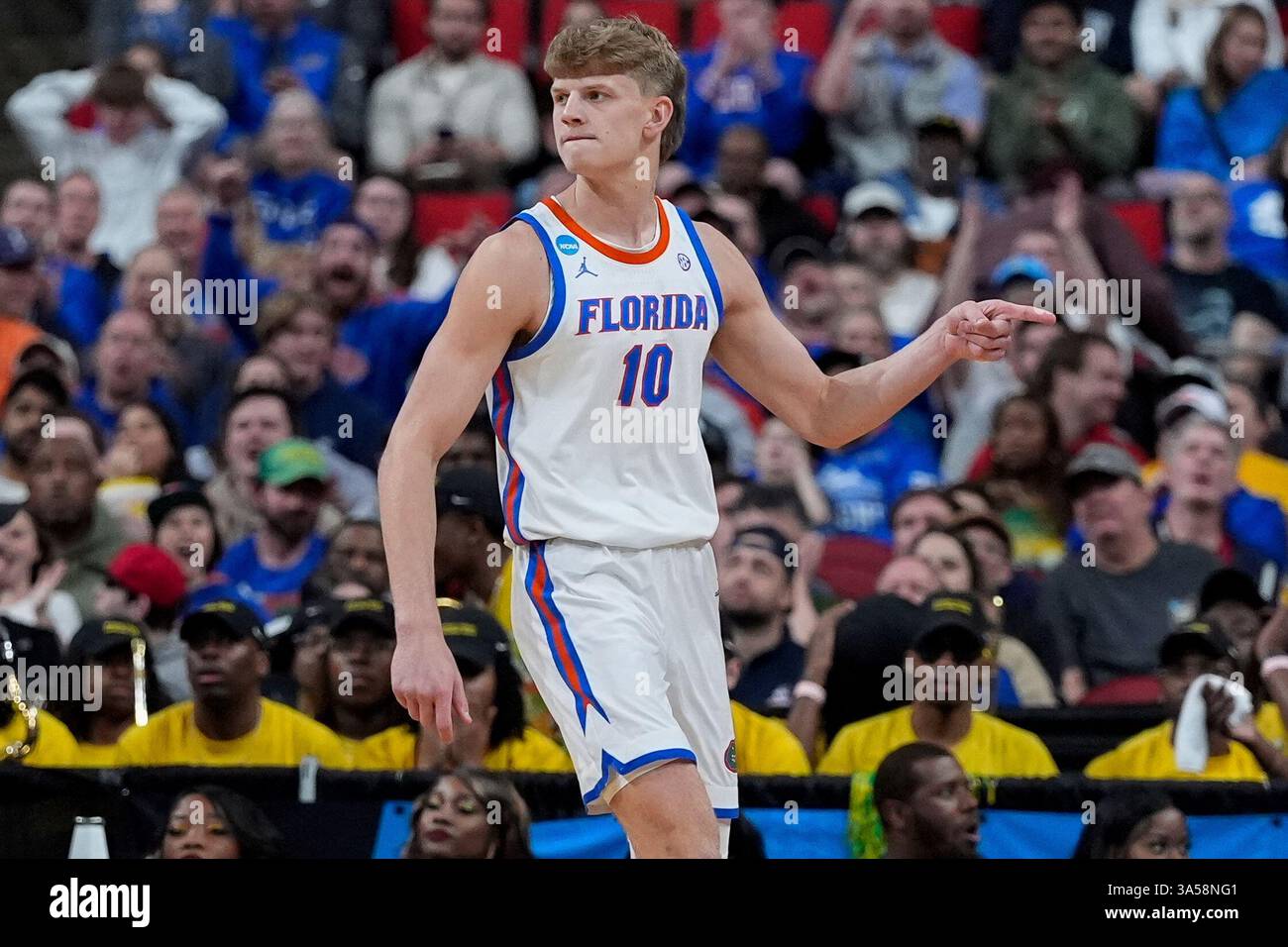Florida forward Thomas Haugh (10) reacts after shooting a three-pointer ...