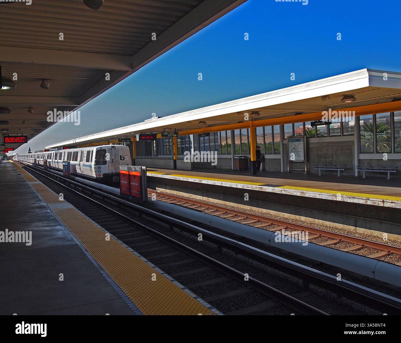 Bart station hi-res stock photography and images - Alamy