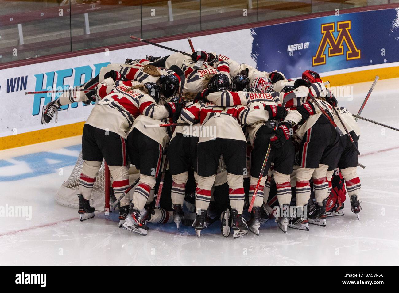 St. Paul, Minnesota, USA. 21st Mar, 2025. Ohio State players gather ...