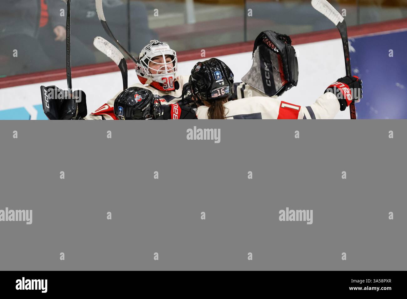MINNEAPOLIS, MN - MARCH 21: Ohio State Buckeyes celebrates after ...