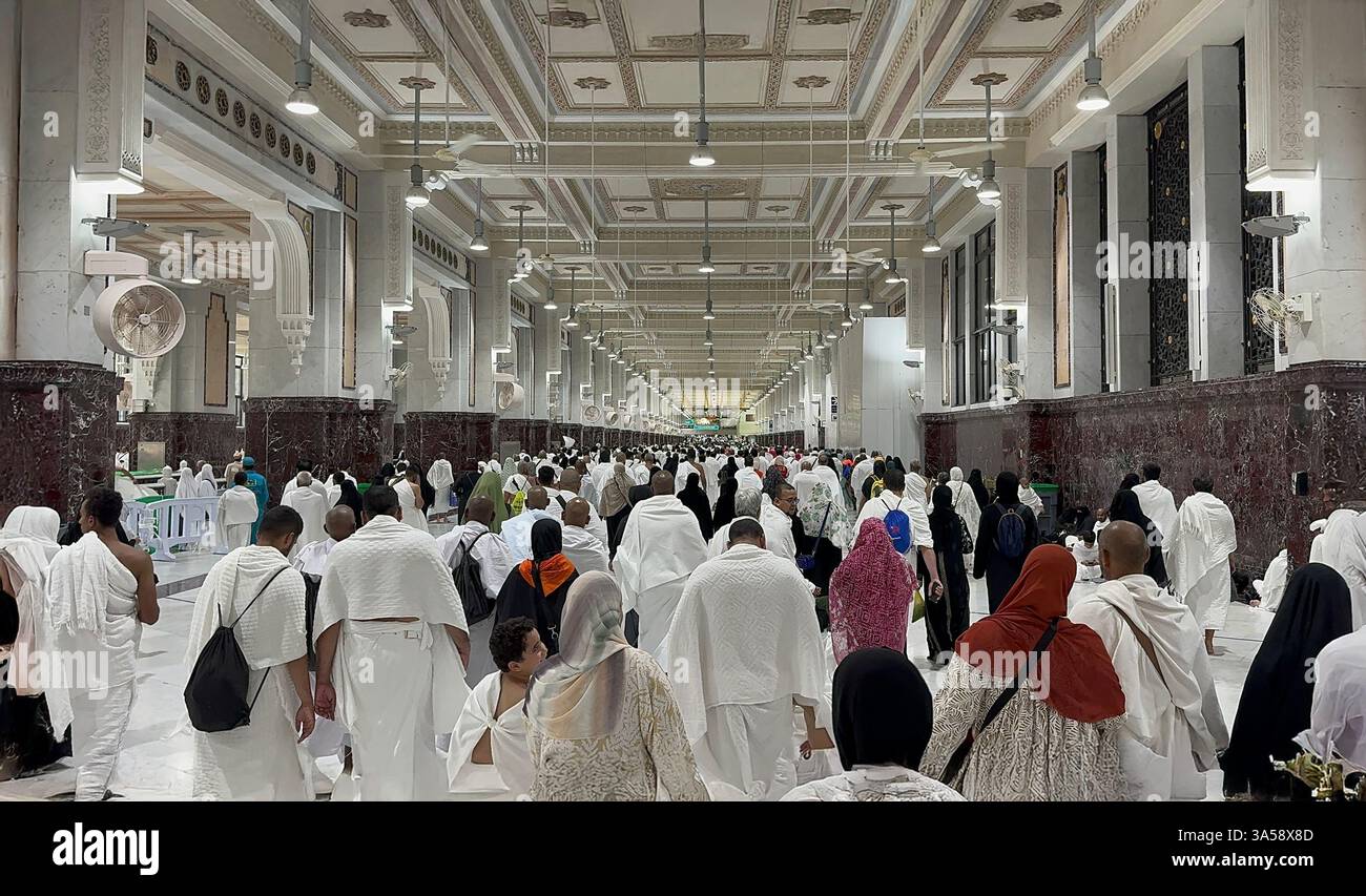 Mecca, Saudi Arabia, May 2 2024: Muslim pilgrims performing Sa'i ...