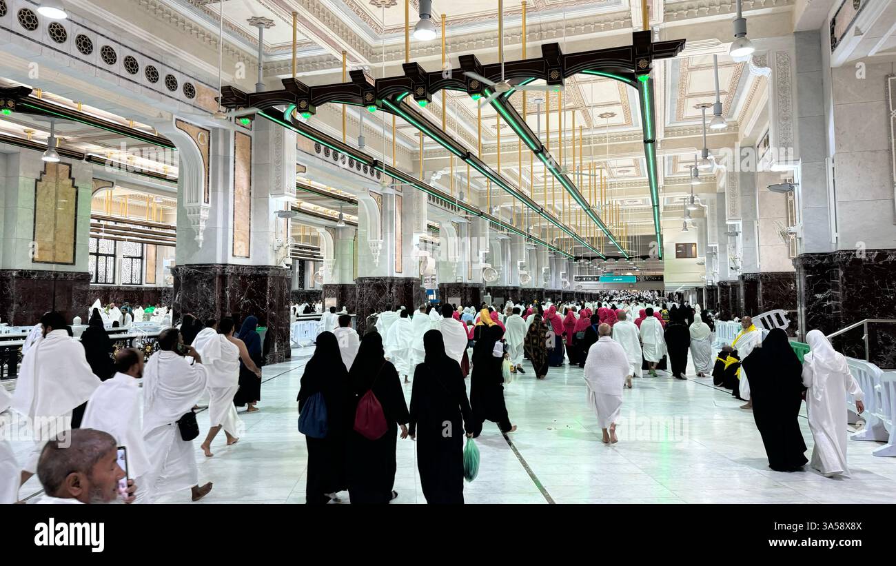 Mecca, Saudi Arabia, May 2 2024: Muslim pilgrims performing Sa'i ...
