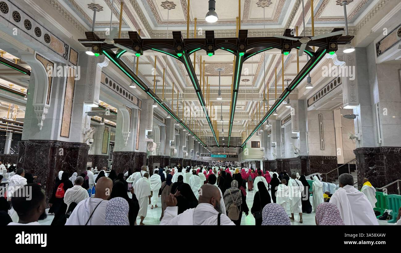 Mecca, Saudi Arabia, May 2 2024: Muslim pilgrims performing Sa'i ...