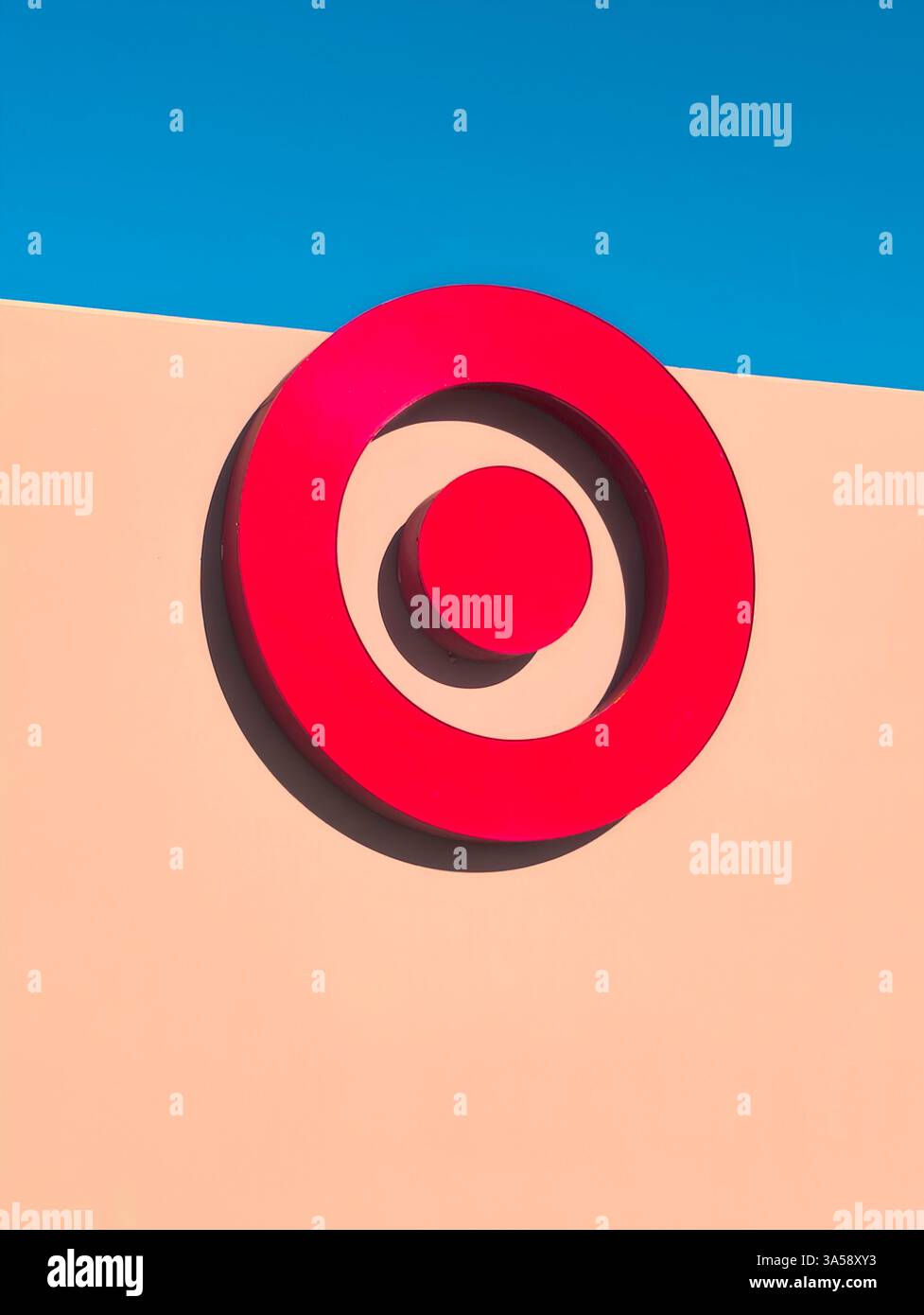 Target shop logo hi-res stock photography and images - Alamy