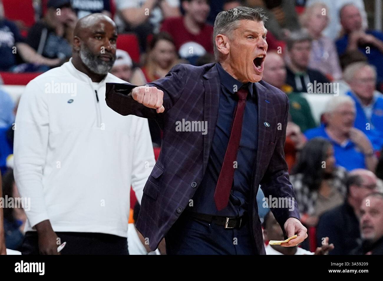 Oklahoma head coach Porter Moser reacts during the first half in the ...