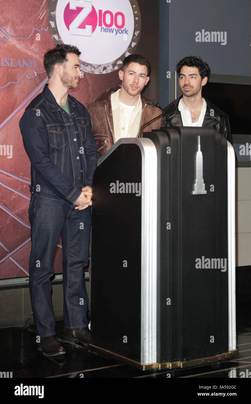NEW YORK, NEW YORK - MARCH 21, 2025: Joe Jonas, Kevin Jonas, and Nick ...