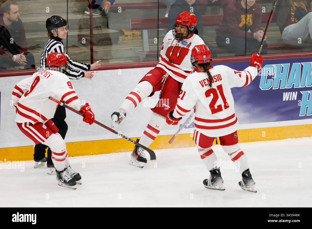 MINNEAPOLIS, MN - MARCH 21: Wisconsin Badgers Laila Edwards forward (10 ...