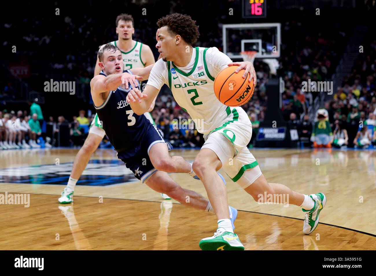 Oregon guard Jadrian Tracey, right, drives against Liberty guard Kaden ...