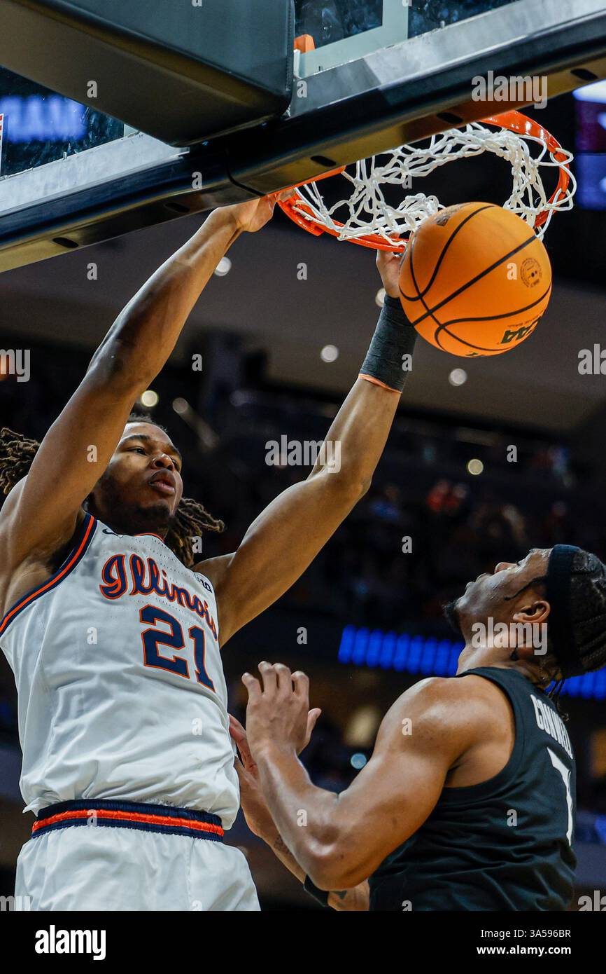 Illinois forward Morez Johnson Jr. (21) dunks against Xavier in the ...