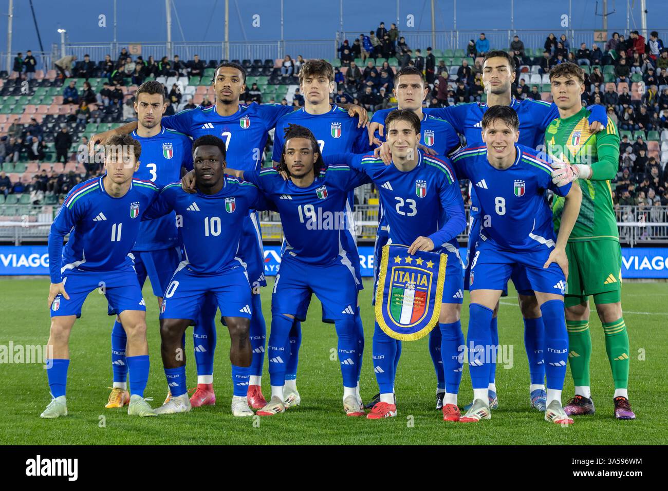 Netherlands fans national team football hi-res stock photography and ...