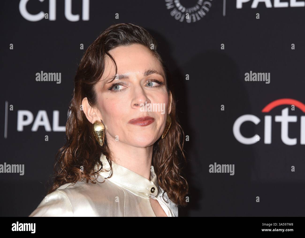 Hollywood, USA. 21st Mar, 2025. Jen Tullock arriving to the 2025 ...