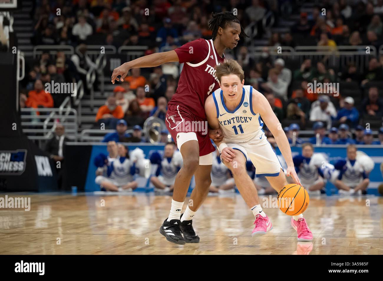Milwaukee, WI, USA. 21st Mar, 2025. Kentucky Wildcats guard Travis ...