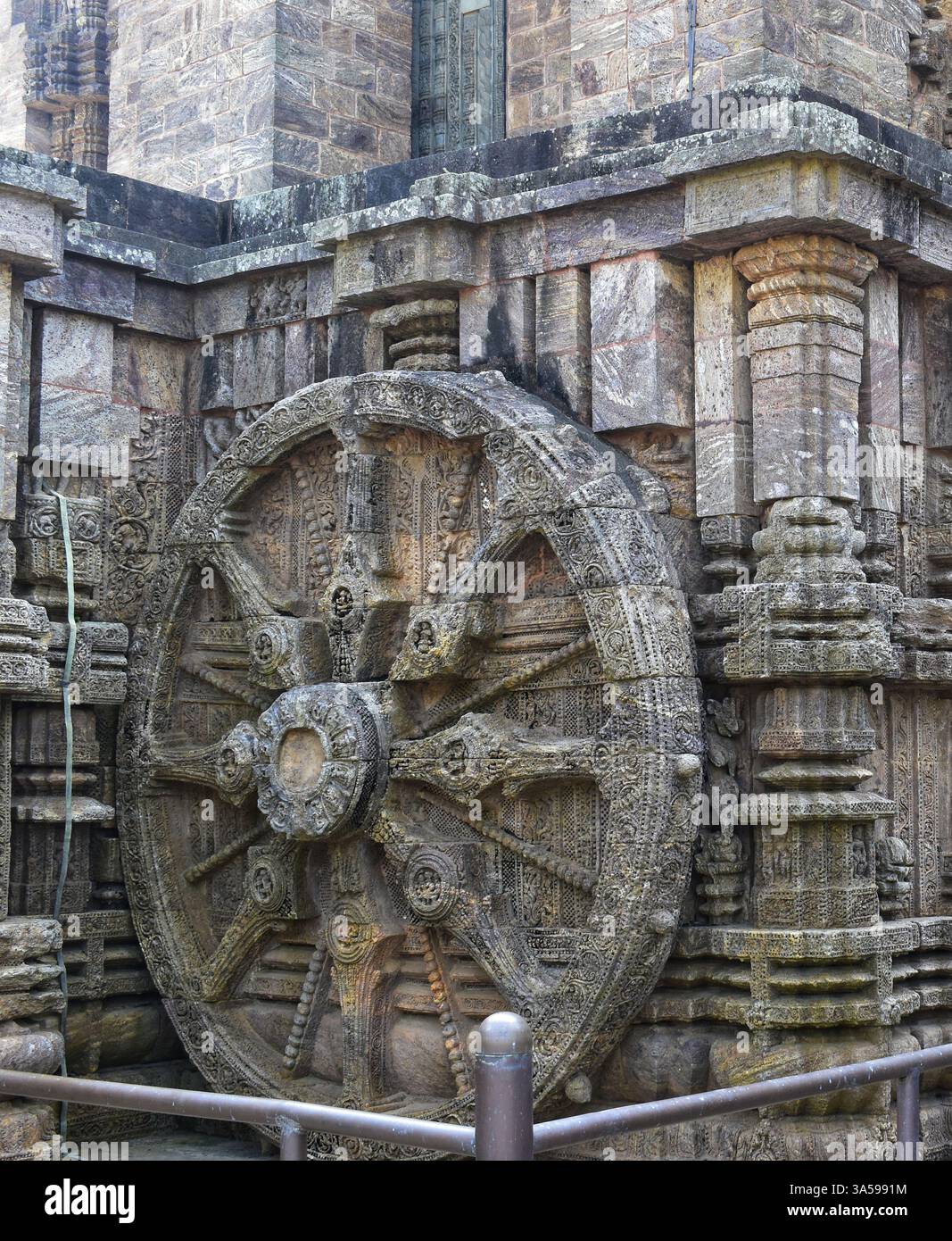 Carving details of a wheel at Konark Sun Temple, Orissa, India Stock ...