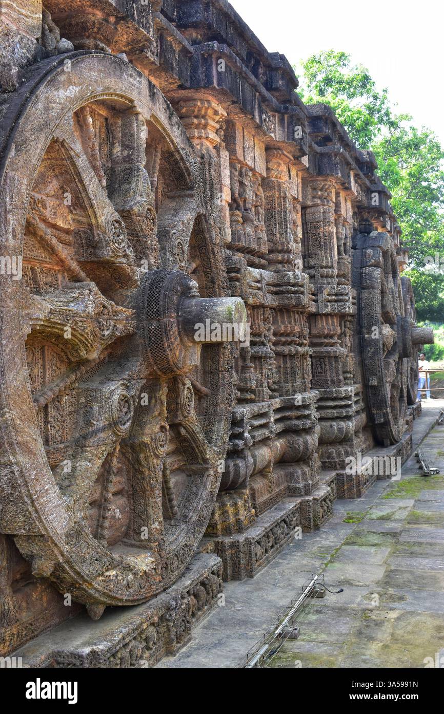 Carving details of a wheel at Konark Sun Temple, Orissa, India Stock ...