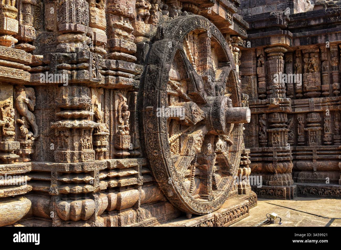 Carving details of a wheel at Konark Sun Temple, Orissa, India Stock ...