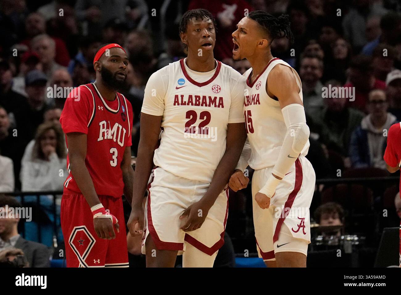Alabama forward Jarin Stevenson (15) and forward Aiden Sherrell (22) celebrate in front of ...