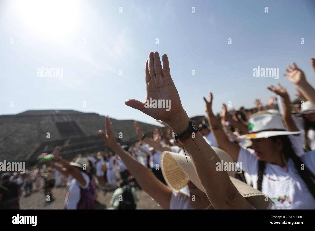 Teotihuacan, Mexico. 21st Mar, 2025. People bask in the sunshine during ...