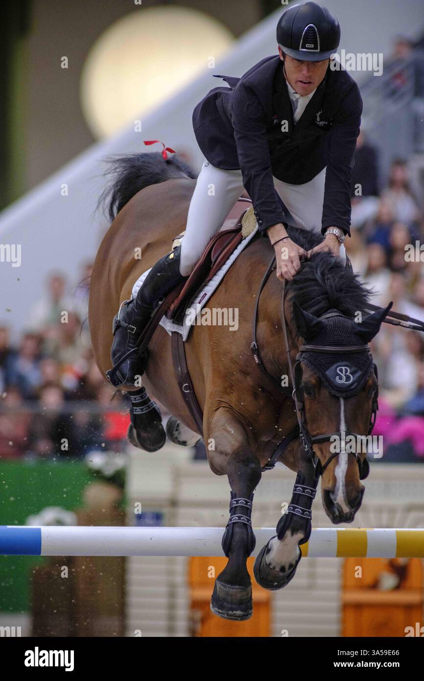 Scott BRASH riding Hello Senator during the Saut Hermes 2025, Jumping ...