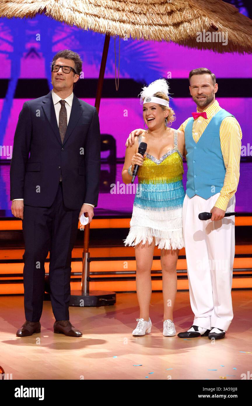Daniel Hartwich, Jeanette Biedermann und Vadim Garbuzov in der vierten ...