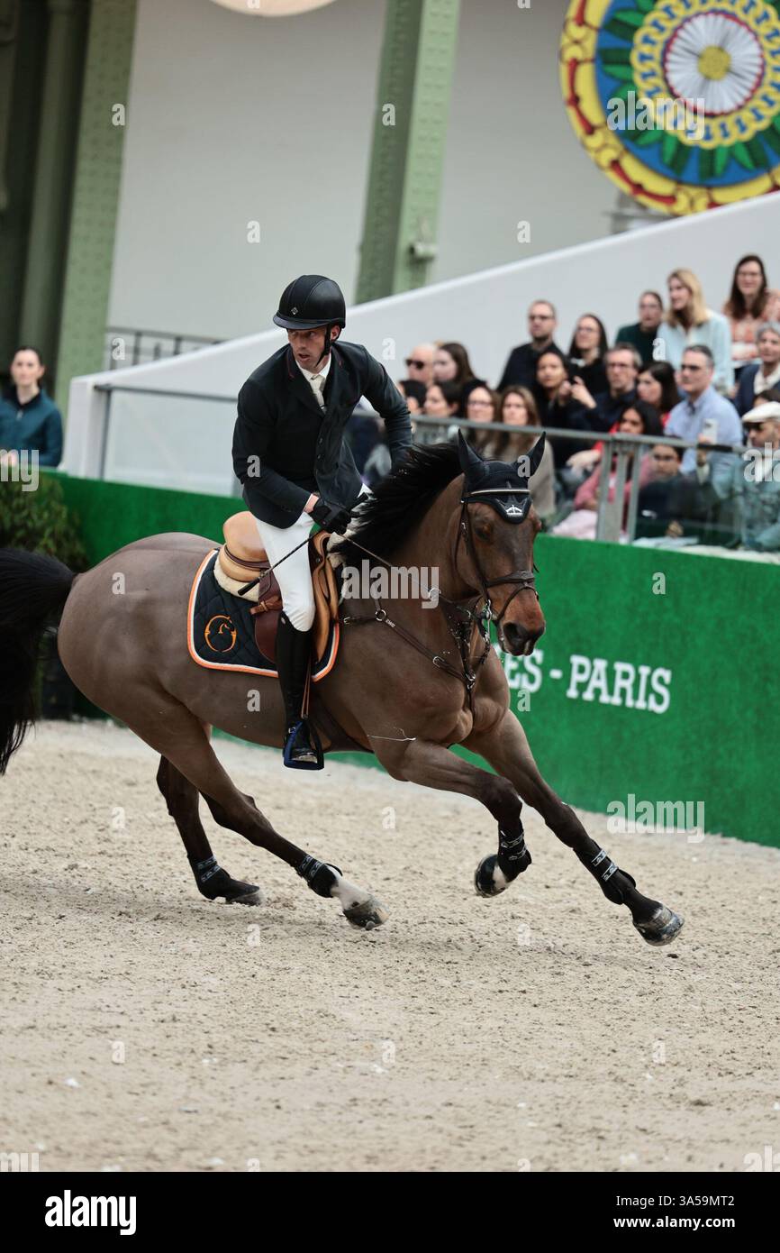Harrie SMOLDERS of Netherlands with Mr. Tac during the Prix Hermès ...