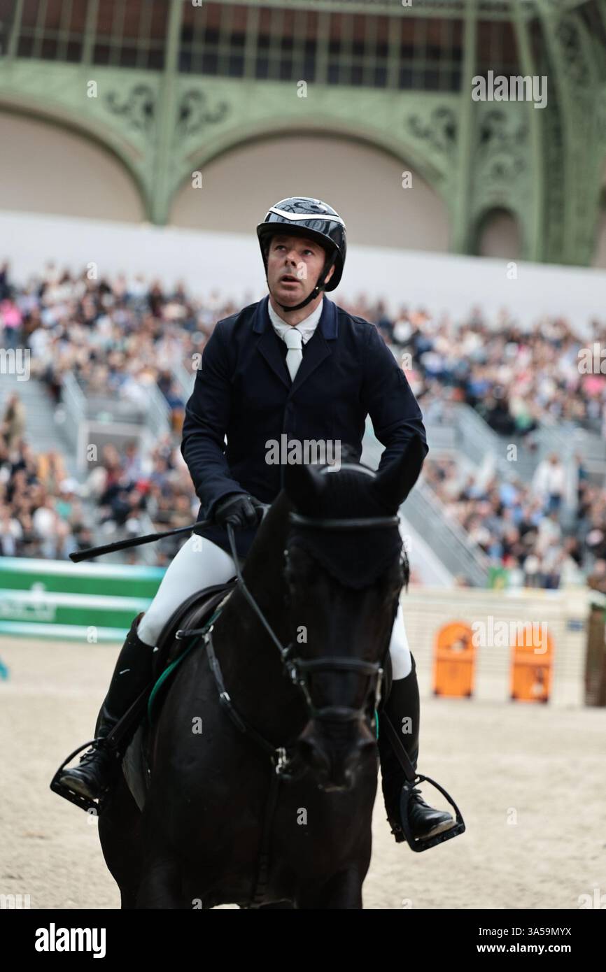 Robert WHITAKER of Great Britain with Vermento during the Prix Hermès ...
