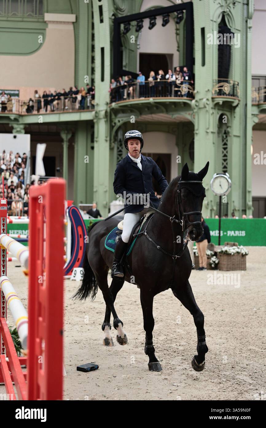 Robert WHITAKER of Great Britain with Vermento during the Prix Hermès ...