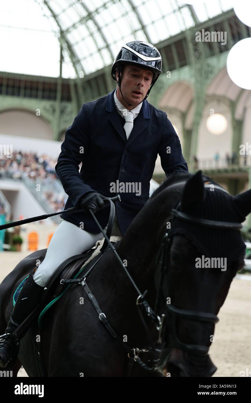 Robert WHITAKER of Great Britain with Vermento during the Prix Hermès ...