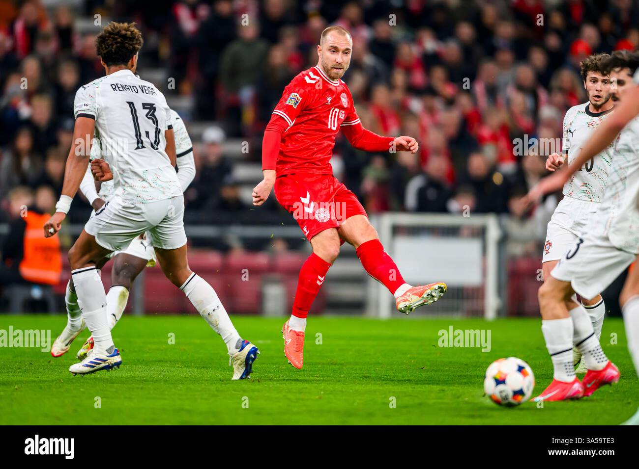 10 (DEN) - Christian Eriksen. Nations League: Danmark mod Portugal - 20 ...