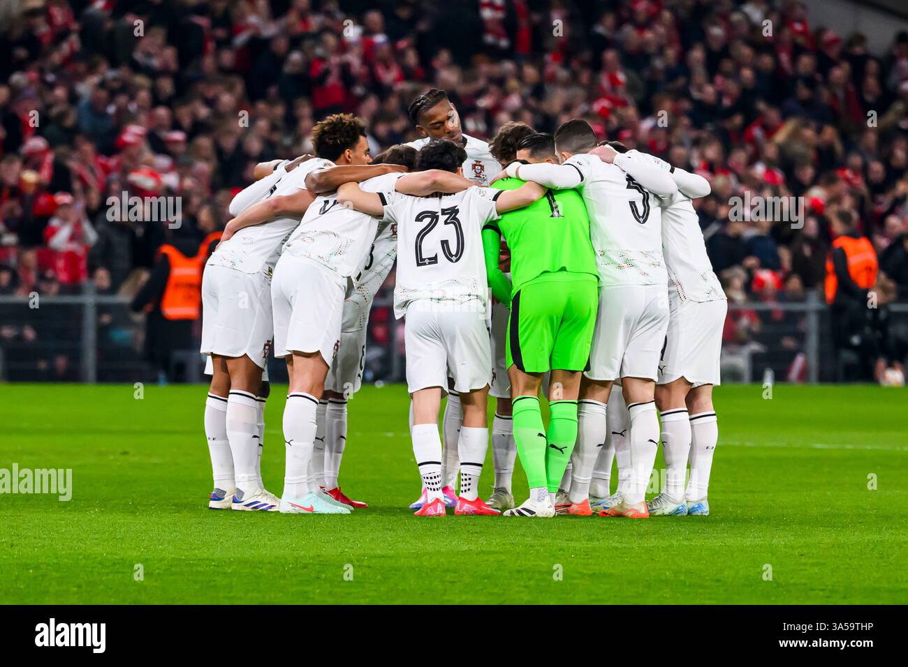 Portugal holdopstilling. Team photo. Team huddle, 1 (POR) - Diogo Costa ...