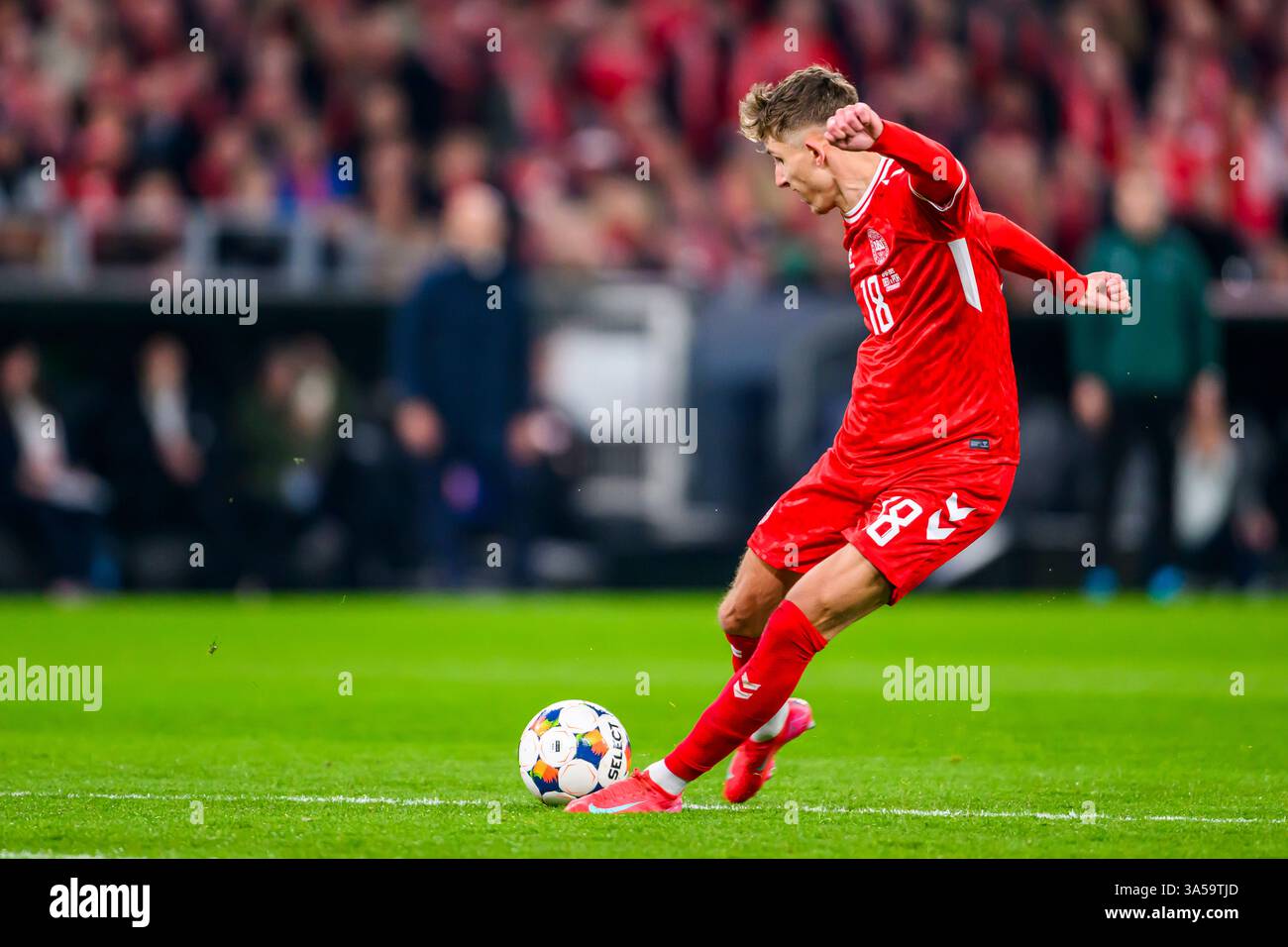 18 (DEN) - Jesper Lindstrøm /Jesper Lindstrom. Nations League: Danmark ...