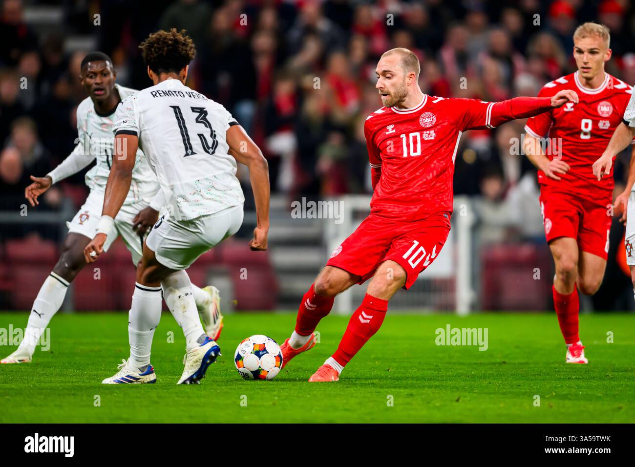 10 (DEN) - Christian Eriksen. Nations League: Danmark mod Portugal - 20 ...