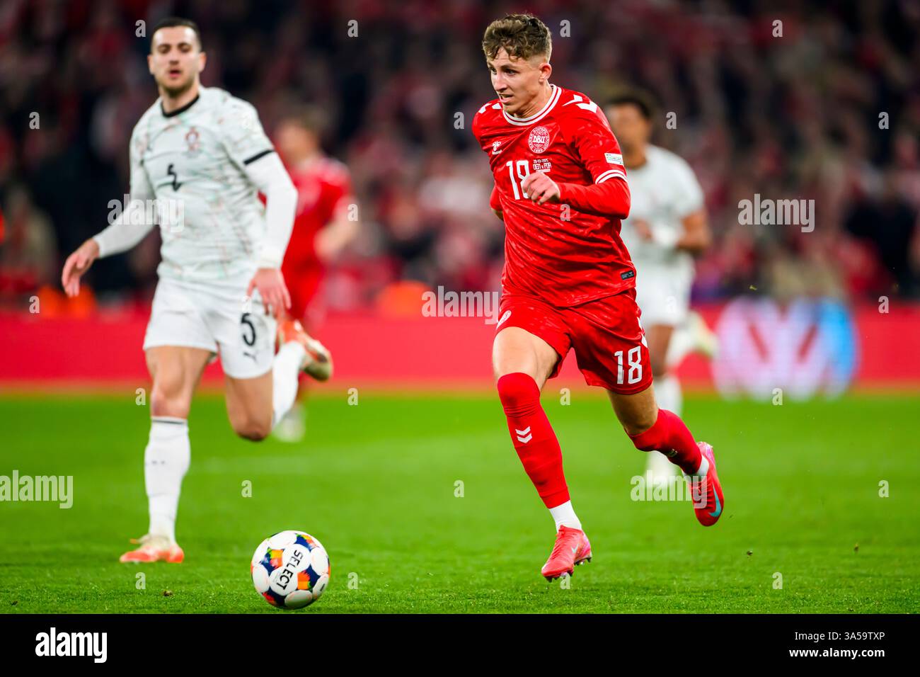 18 (DEN) - Jesper Lindstrøm /Jesper Lindstrom. Nations League: Danmark ...