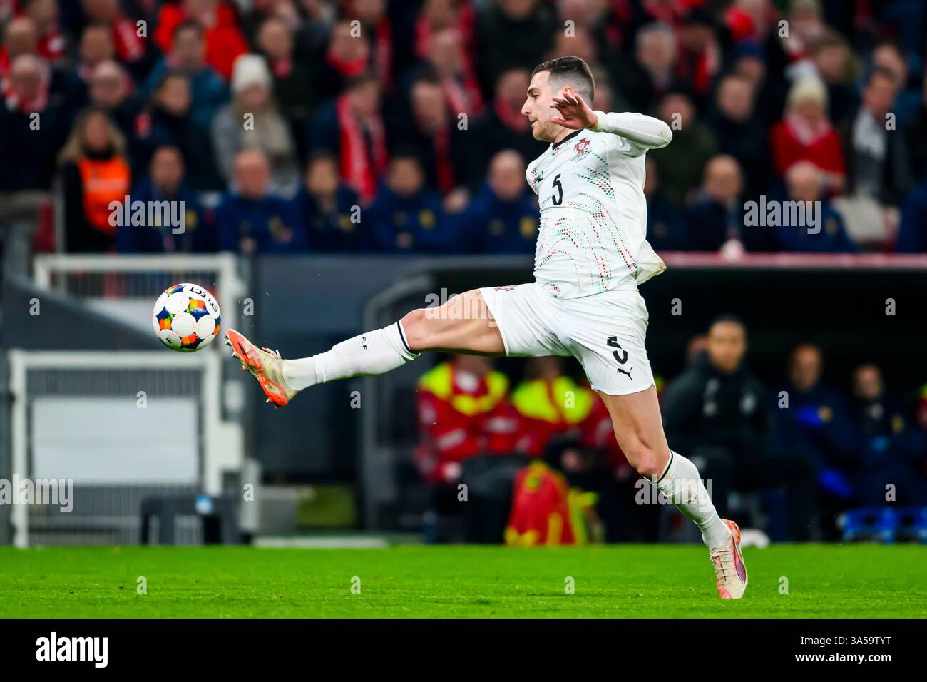 5 (POR) - Diogo Dalot. Nations League: Danmark mod Portugal - 20.03. ...