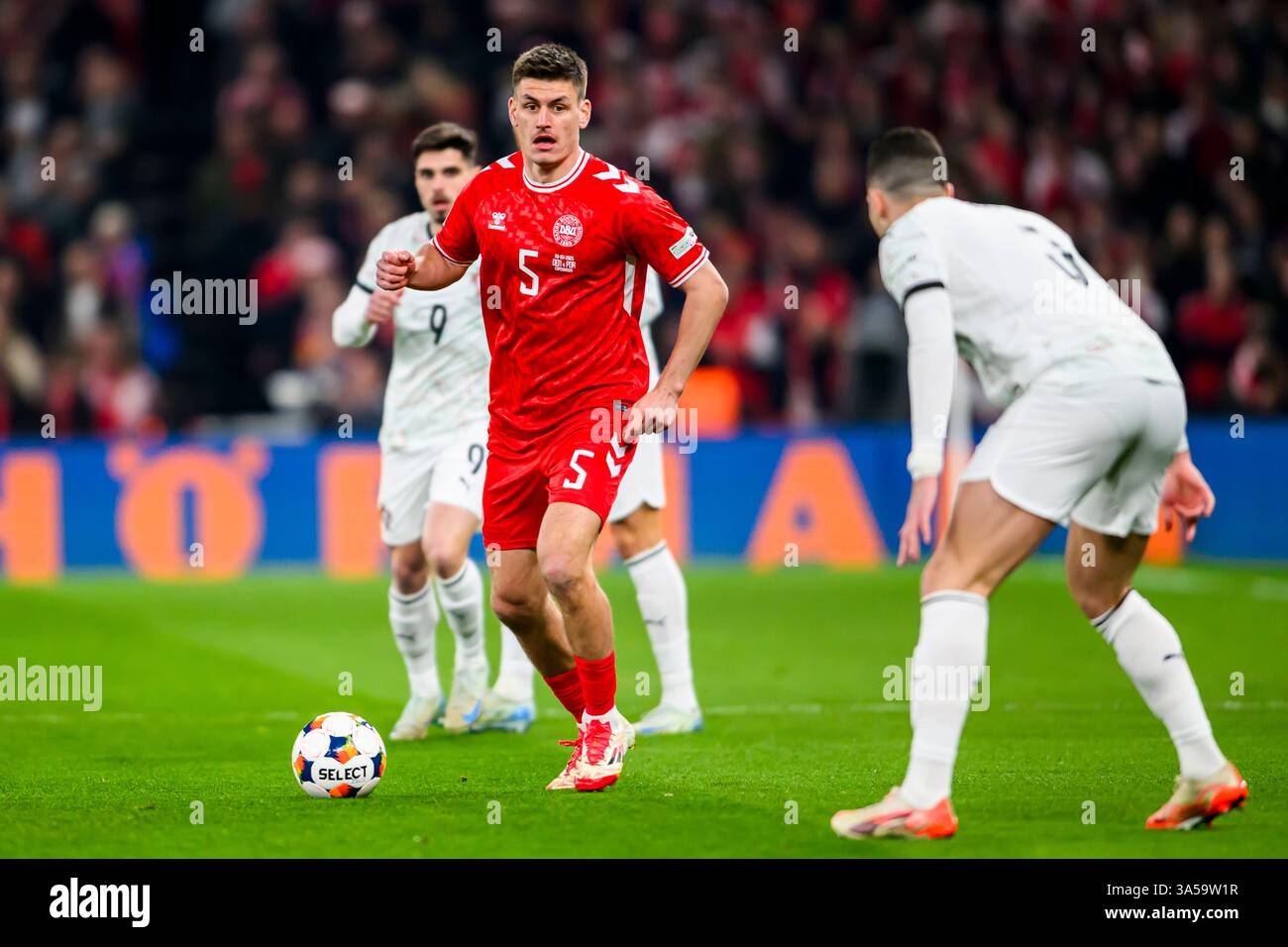 5 (DEN) - Joakim Mæhle / Joakim Maehle. Nations League: Danmark mod ...