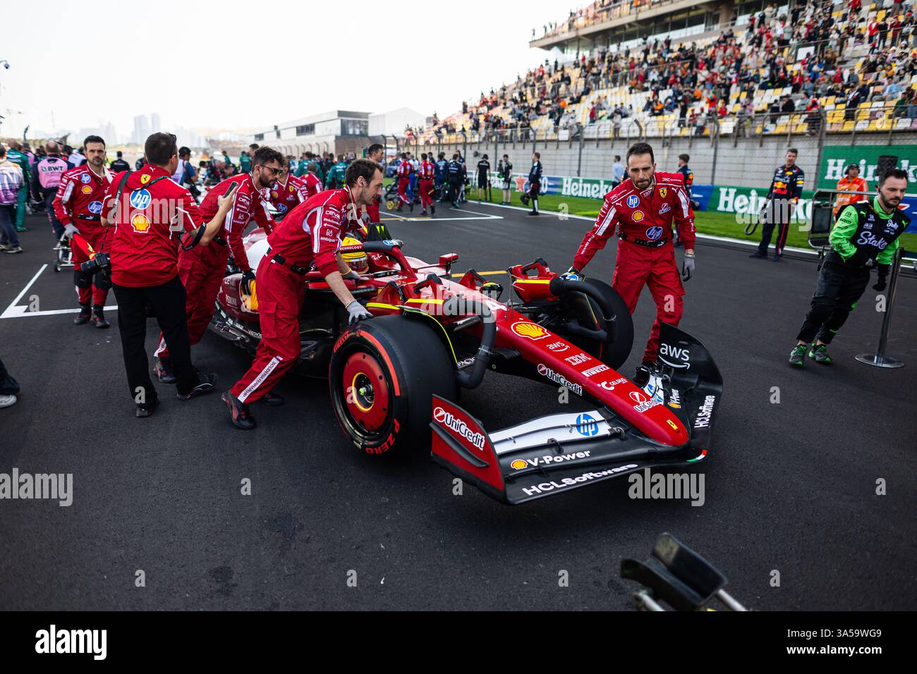 44 HAMILTON Lewis (gbr), Scuderia Ferrari SF-25, action during the ...