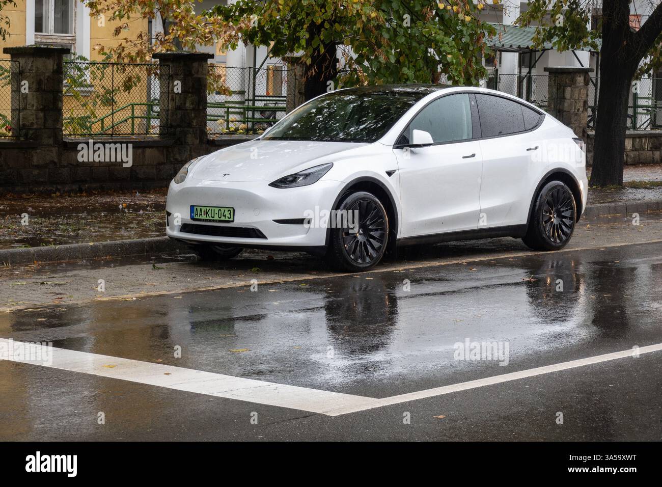 Tesla model y battery hi-res stock photography and images - Alamy