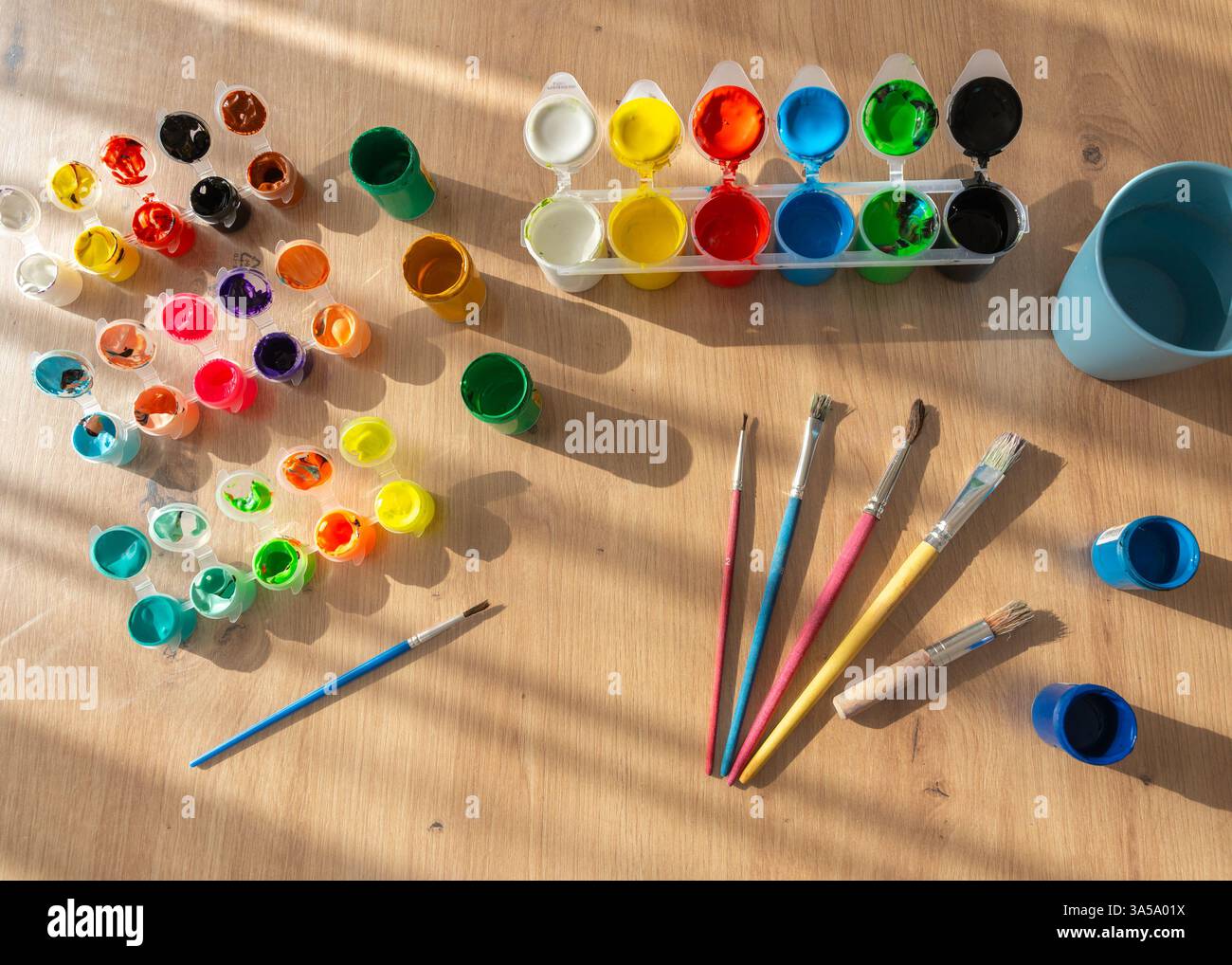 Finger paints gouache brushes hi-res stock photography and images - Alamy