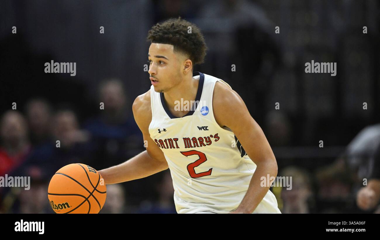 Saint Mary's guard Jordan Ross (2) brings the ball up court in the ...