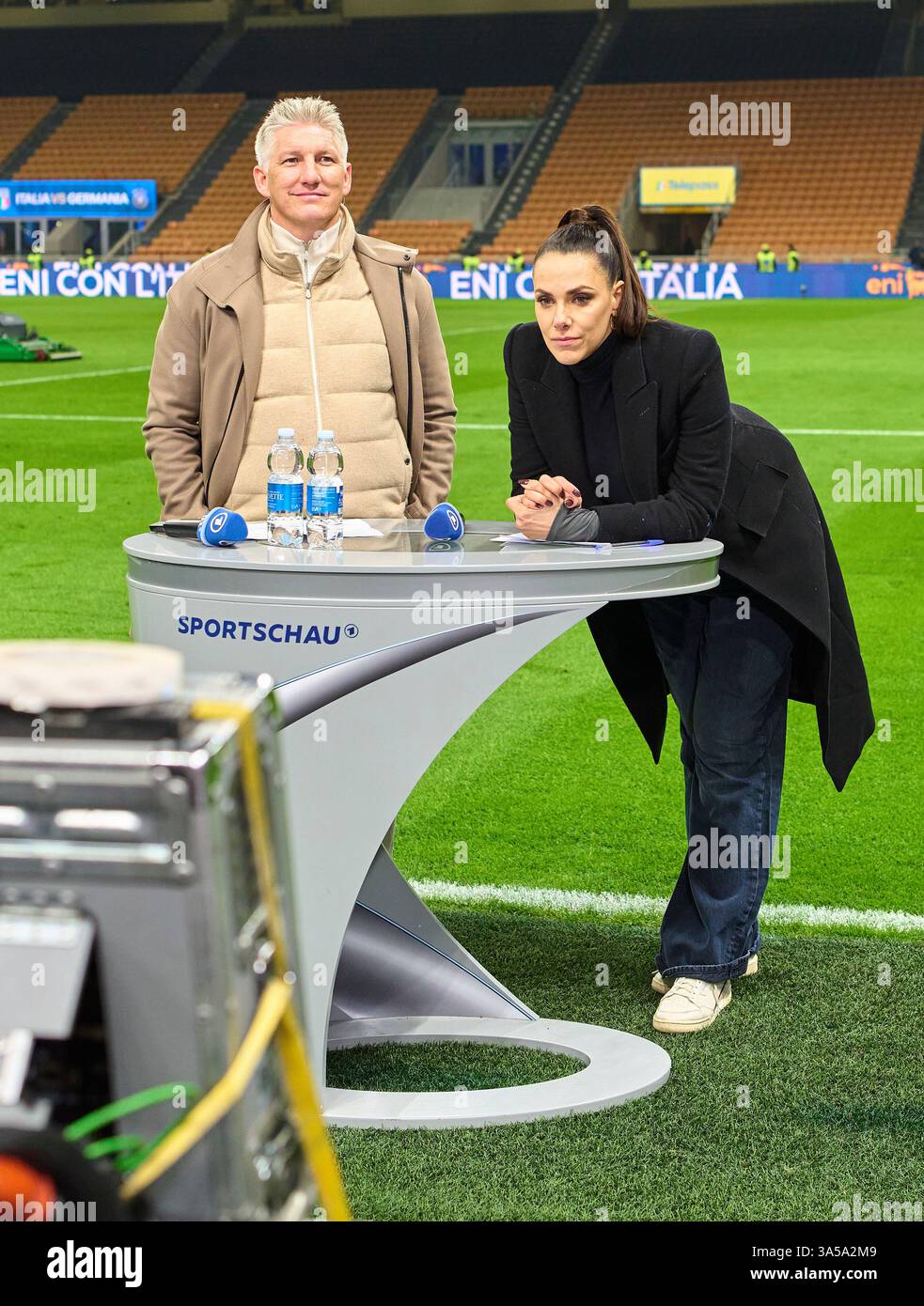 Esther Sedlaczek, presenter ARD Sport Moderatorin, Sportmoderatorin ...