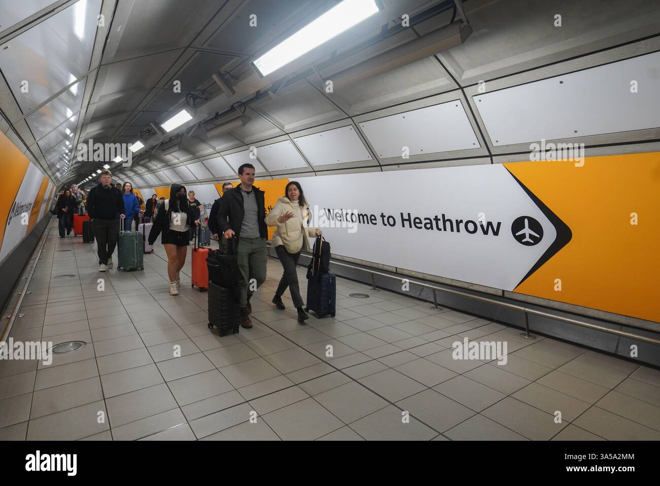 Welcome sign london heathrow airport hi-res stock photography and ...