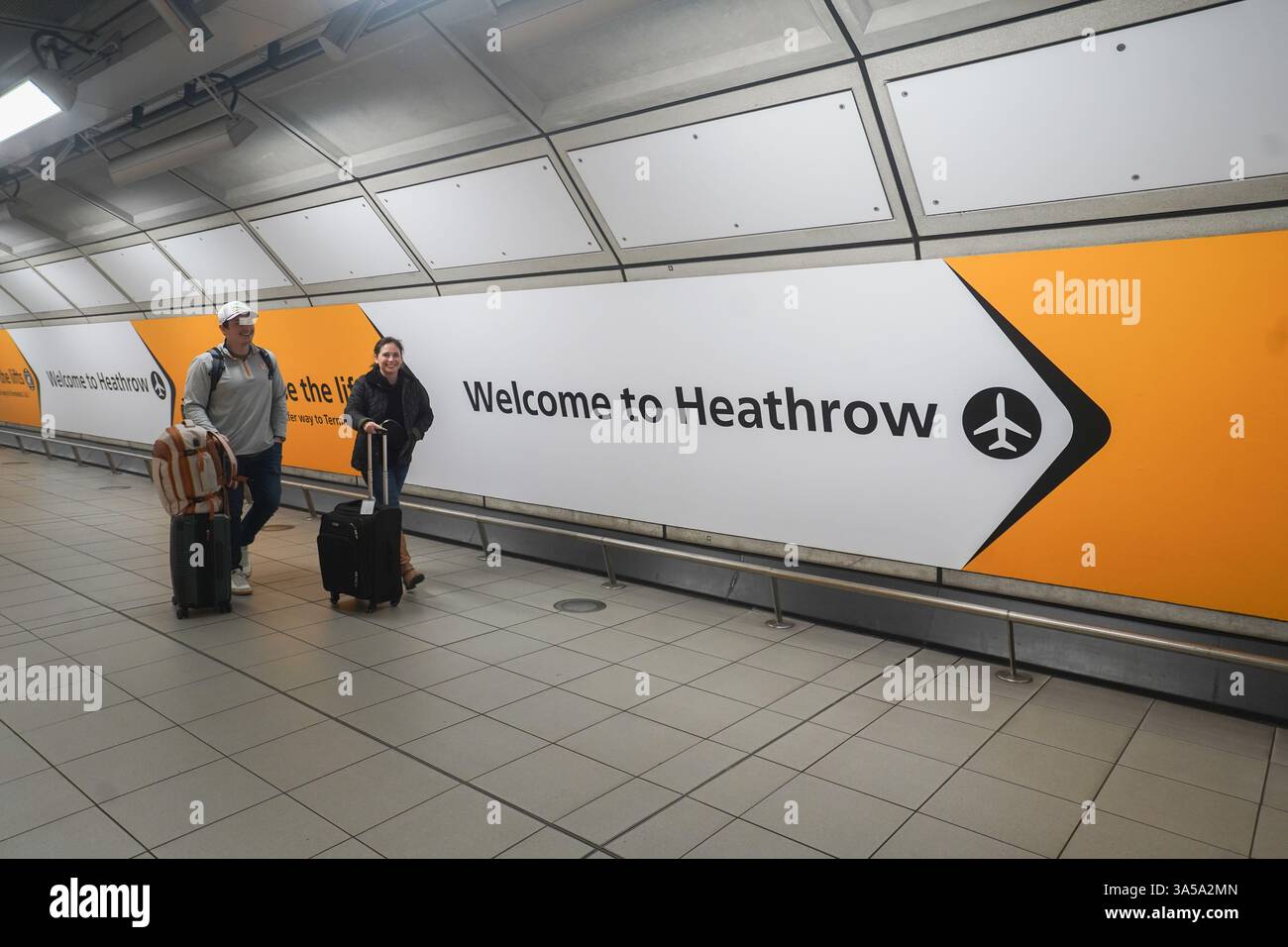 Welcome sign london heathrow airport hi-res stock photography and ...