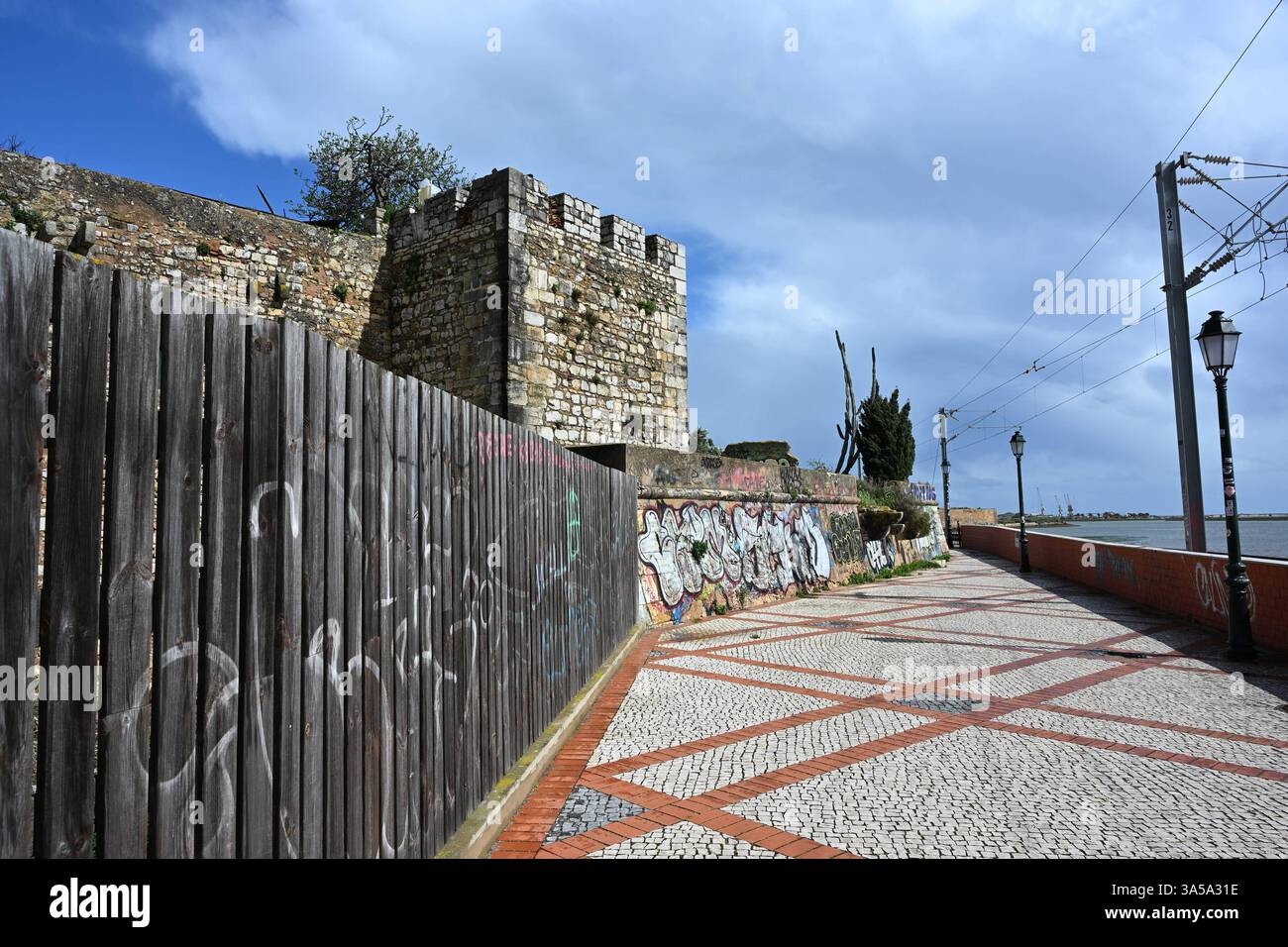 Bild zeigt: Stadtrundgang in Faro, Burganlage, 08.03.2025, Faro, Reise ...