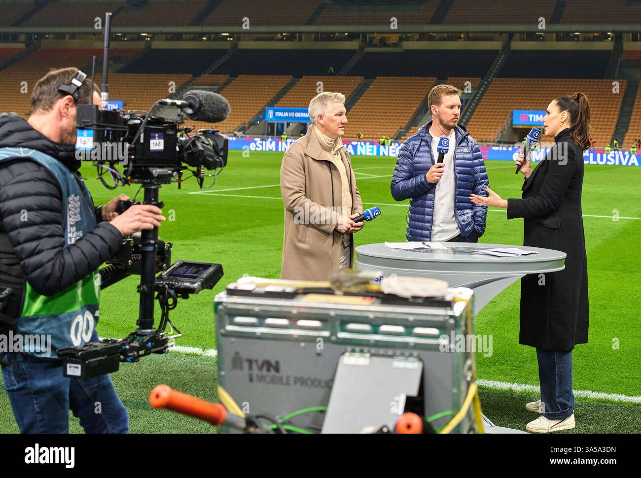 Esther Sedlaczek, presenter ARD Sport Moderatorin, Sportmoderatorin ...