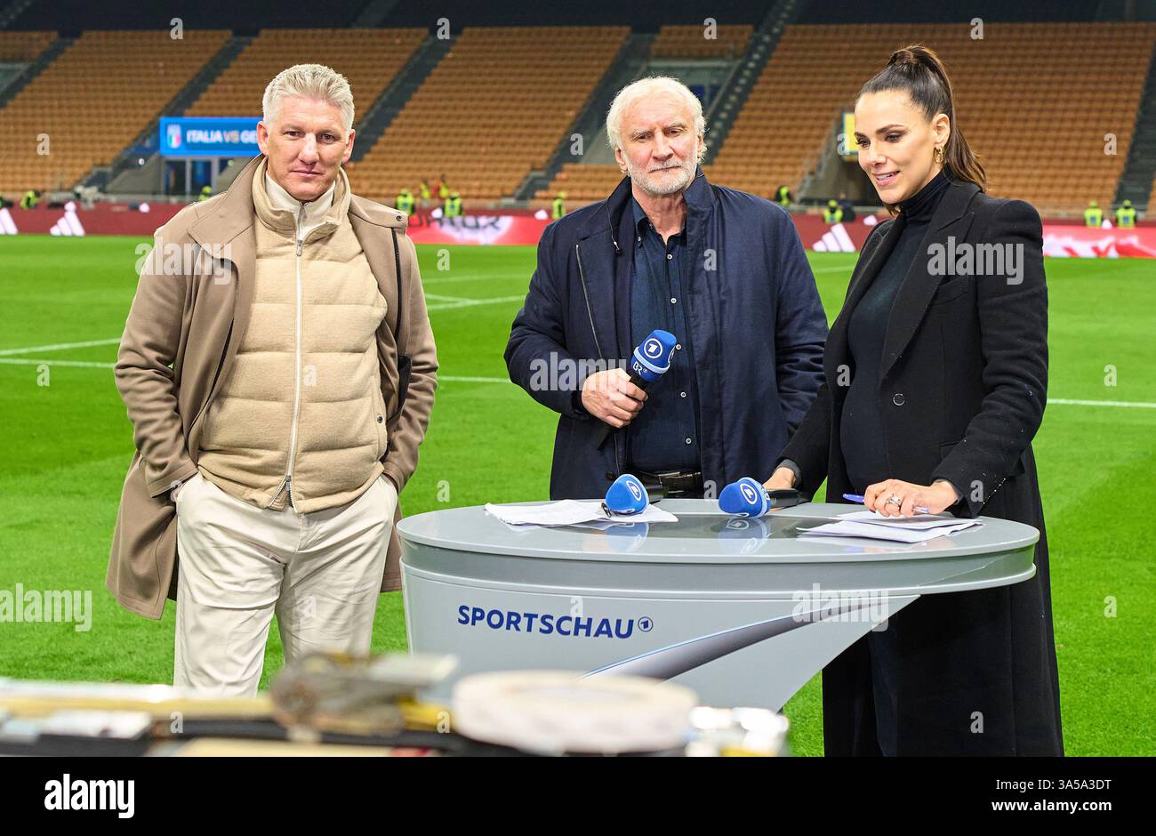 Rudi Völler, Voeller (DFB Sportdirektor), Esther Sedlaczek, presenter ...